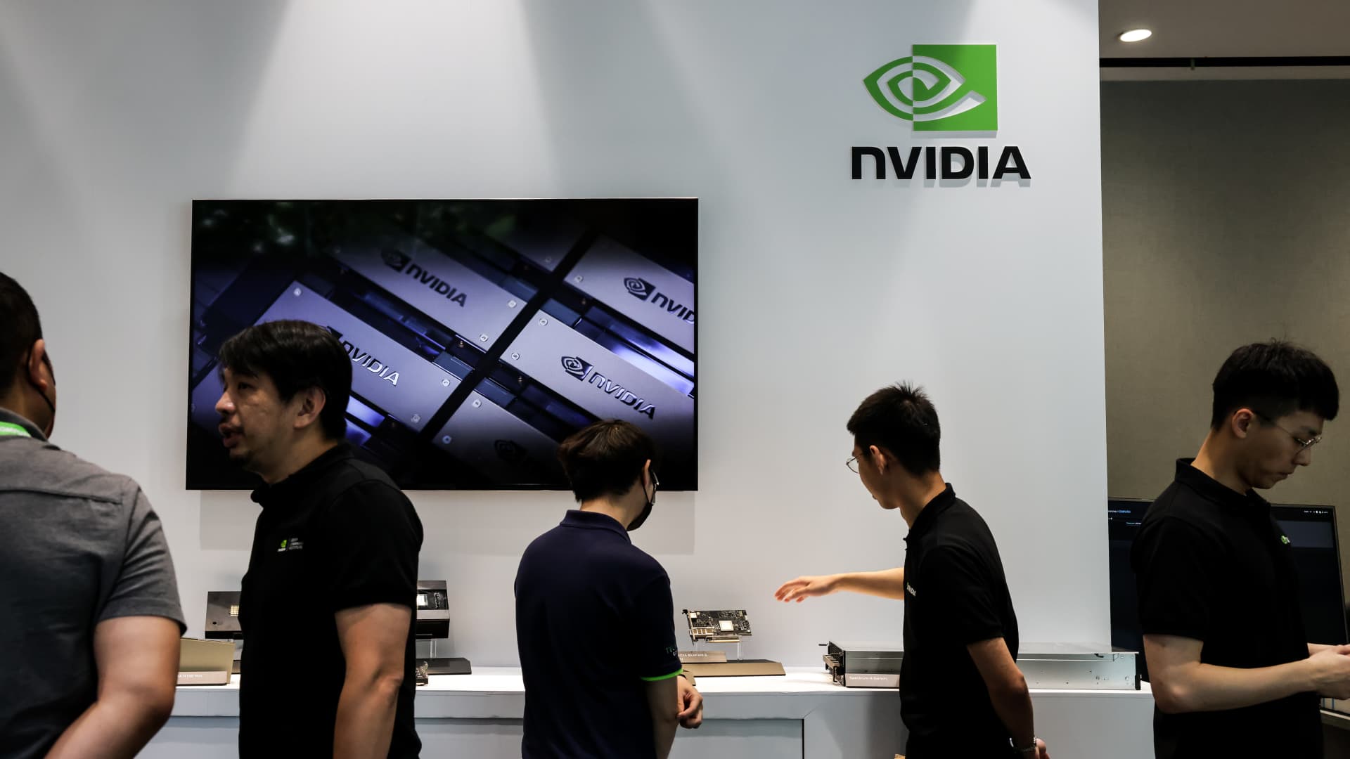 Navigating the AI-Driven Trade Landscape: Can the U.S. Prevail? Navigating the AI-Driven Trade Landscape: Can the U.S. Prevail?