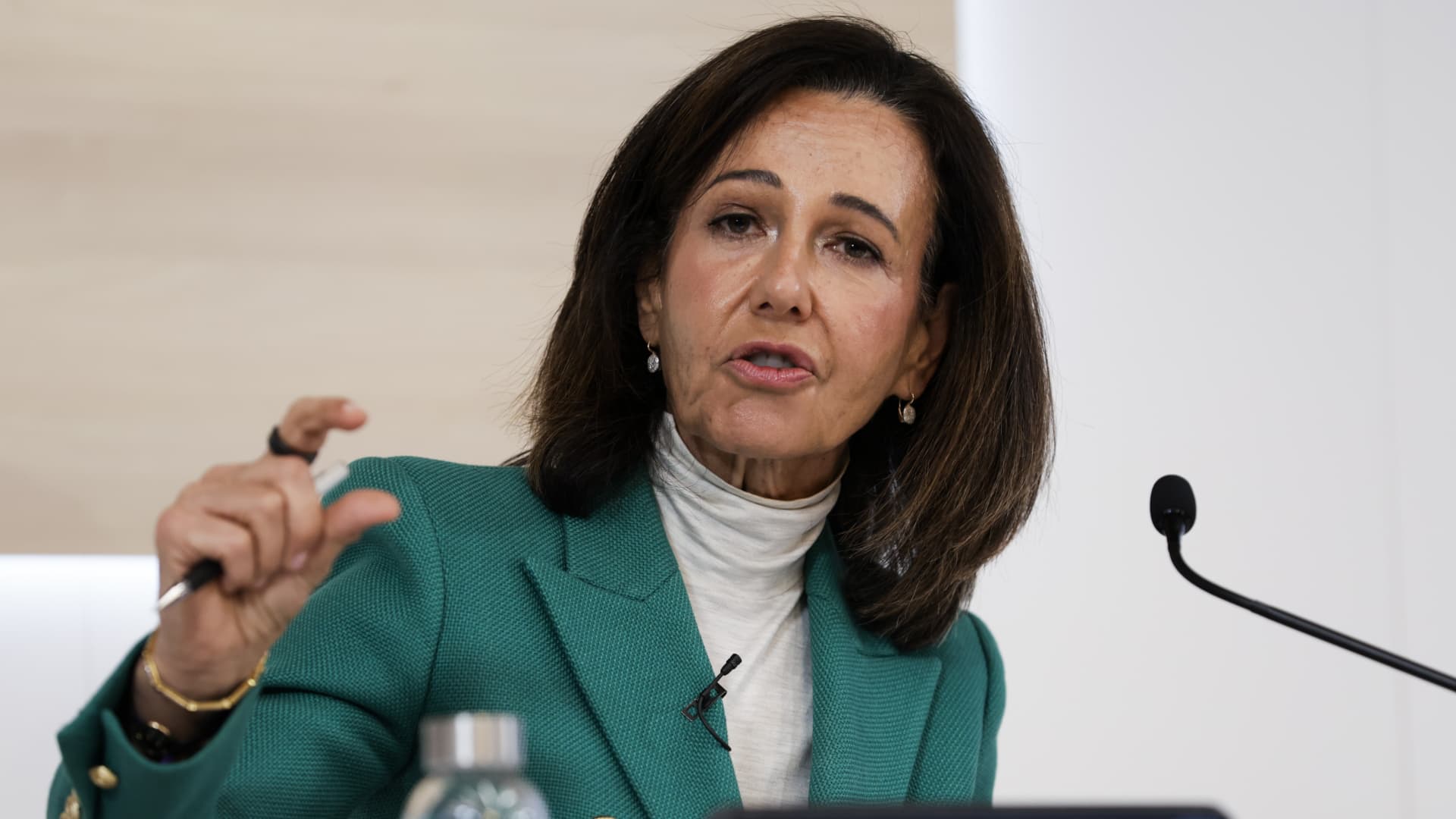 How Trump's Tariffs Could Reshape the U.S. Economy: A Short-Term Impact ...